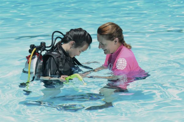 OPEN WATER DIVER - STEP #1 - CLASS & POOL - Float N' Flag Dive Centre