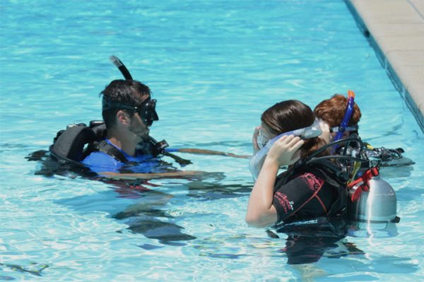 OPEN WATER DIVER - STEP #1 - CLASS & POOL - Float N' Flag Dive Centre